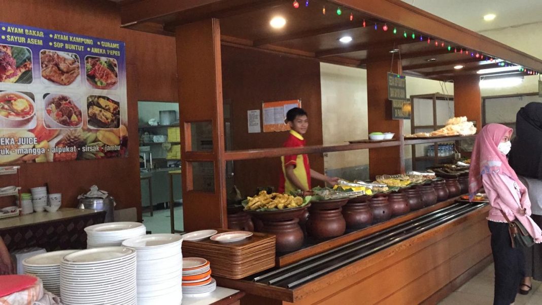 Wisata ke Kabupaten Garut, Langsung Kulineran di Warung Nasi Ampera ...